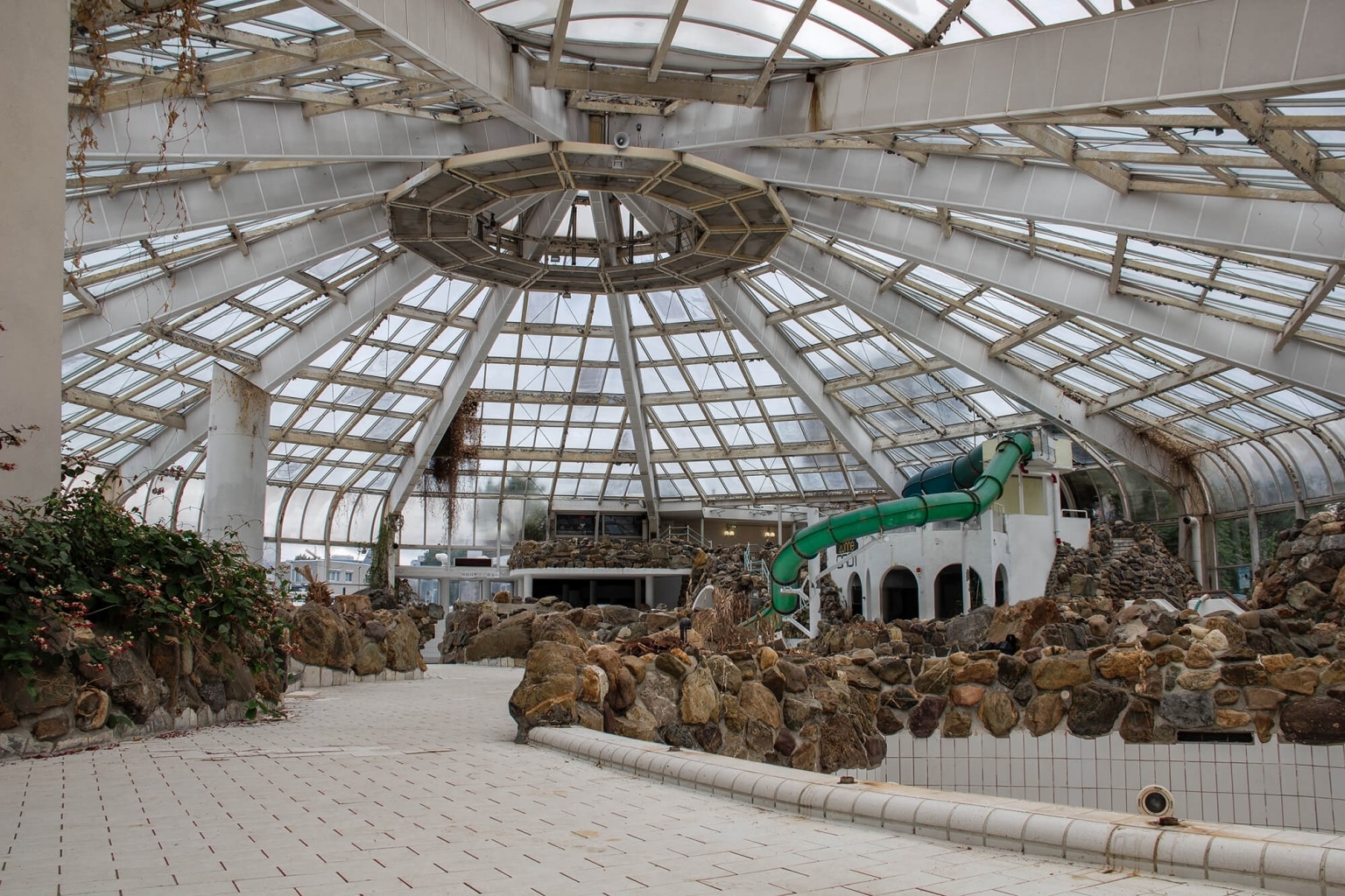 Tropicana Rotterdam - Het verhaal met veel zwembad foto's